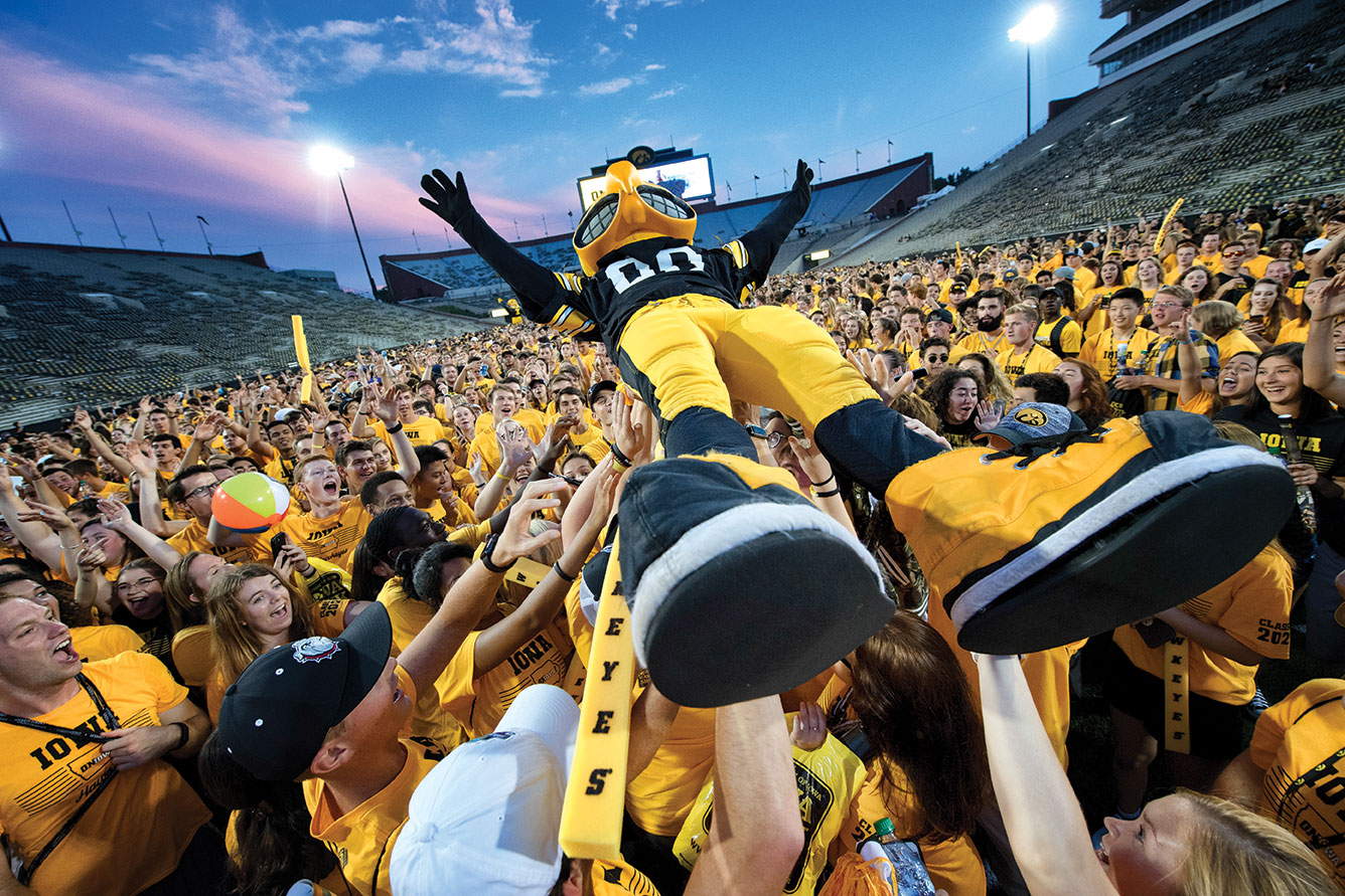 Admissions Viewbook | The University of Iowa