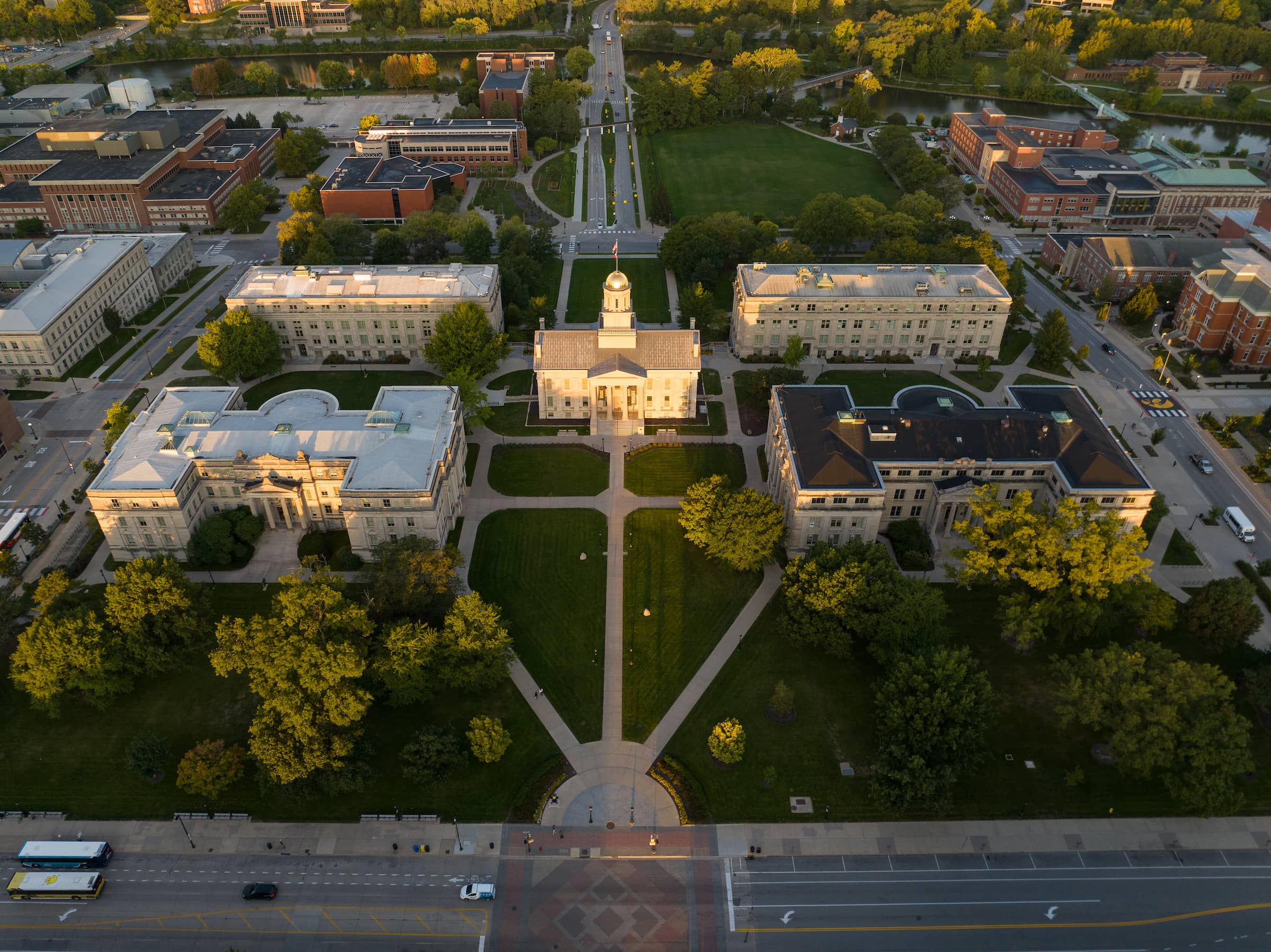 Admissions Viewbook | The University of Iowa